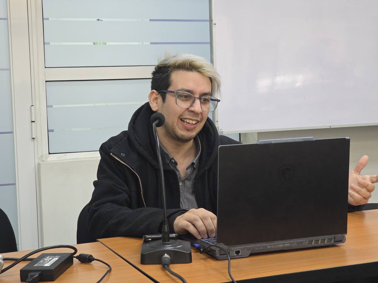 Visiting online: "¡Explora con IA y aprende a analizar canciones de tus artistas favoritos con ...